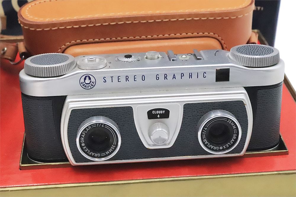Stereo Graphic Camera Ensemble -35mm Stereo 3D Camera, Case, Flash, In ...